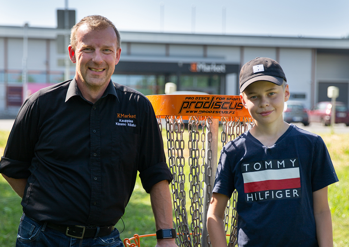Pieni suuri teko: K-kauppias Kimmo rakensi kaikille avoimen frisbeegolf ...